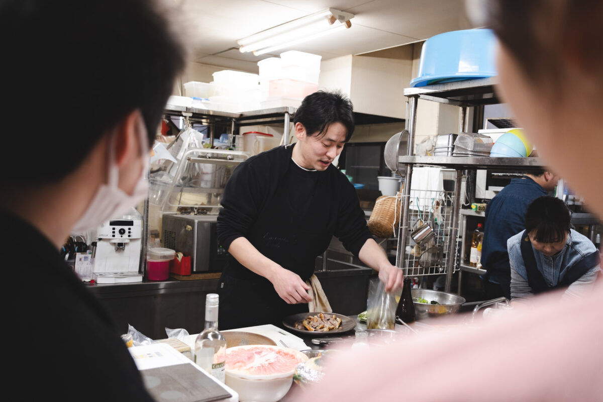 渋温泉食堂 gonkiの岸田陽一さんを講師に迎え、研修を行いました。 - yutagawa